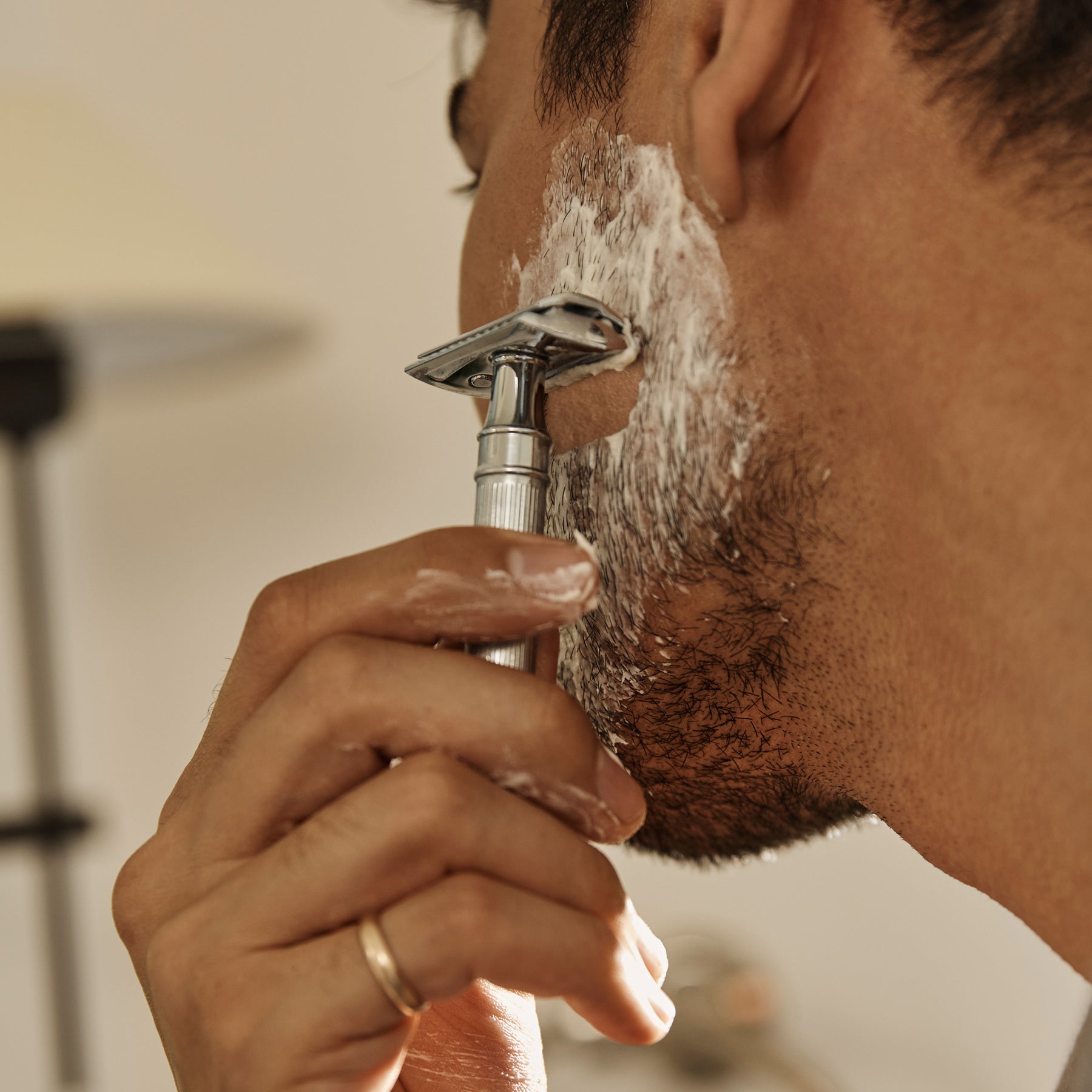 Ribbed Chrome Double-Edged Razor | Men's Shaving | Caswell-Massey®